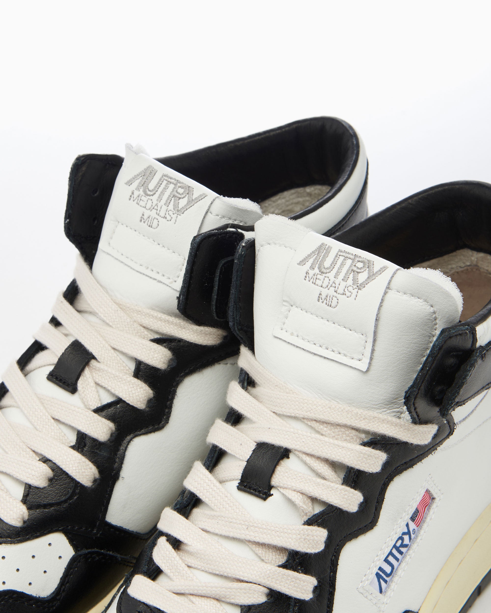 Autry 01 Medalist Mid Leather